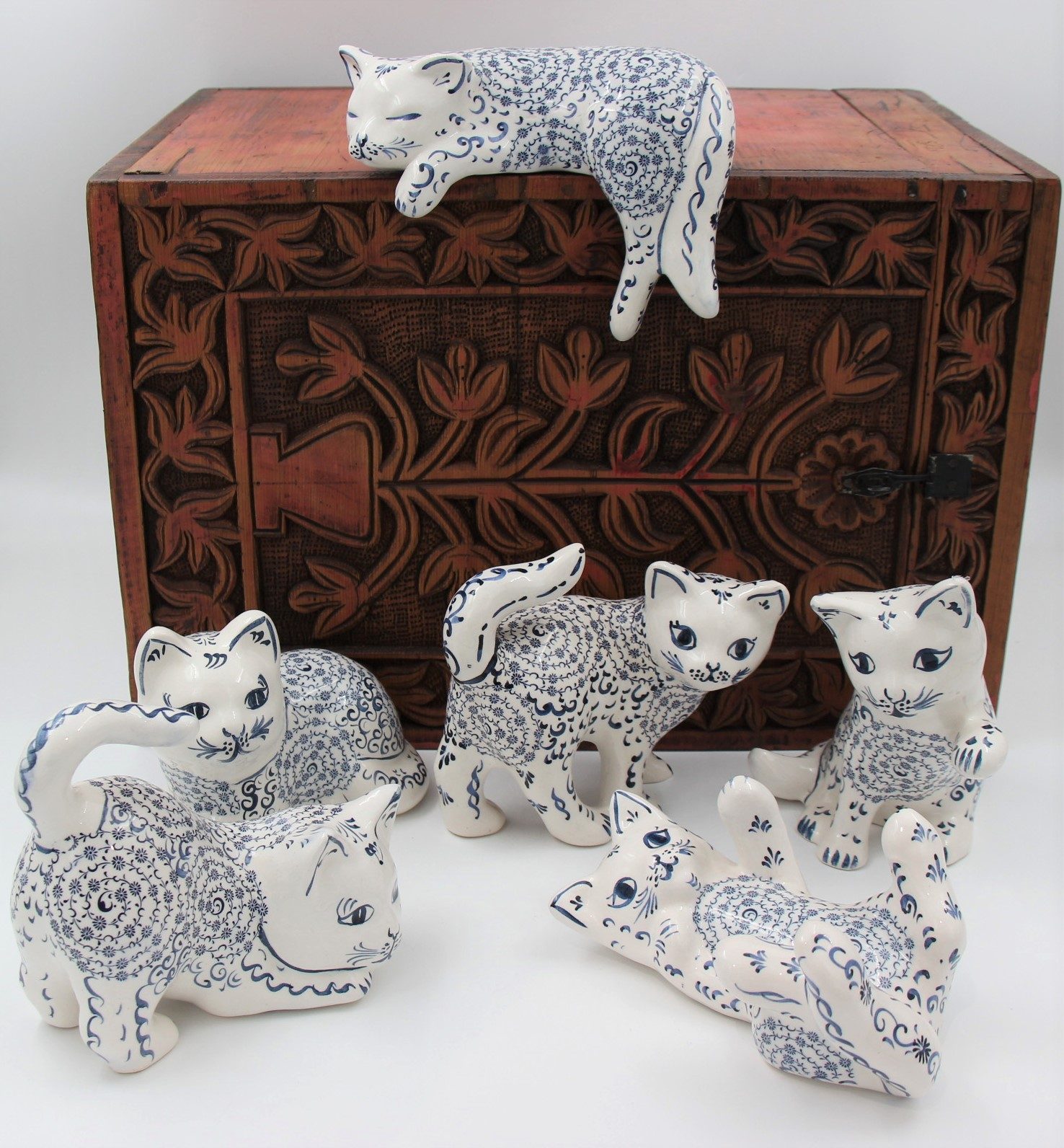 Hand Painted Turkish Large Ceramic Cats In Marble Design - Nirvana